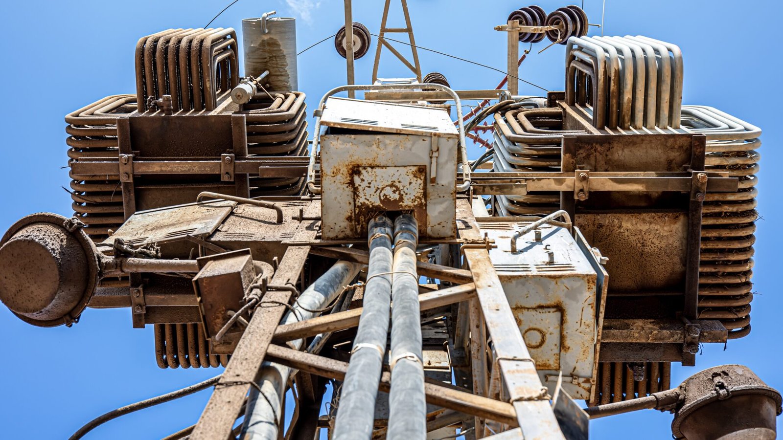 Fixing Oil Leaks in Used Transformers Easily
